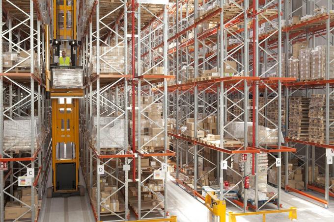 Safe Operation VNA Steel Pallet Rack System For High Density Storage