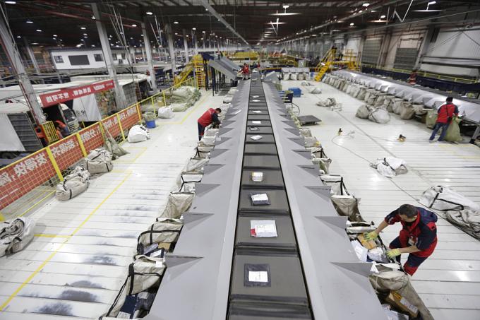 Efficient Rack Pick Module System For Warehouse Compact Storage