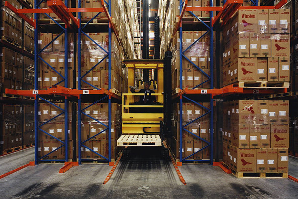 Heavy Duty Very Narrow Aisle (VNA) Pallet Rack System For Automotive ...